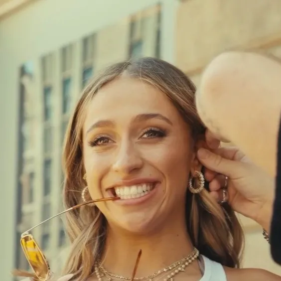 Chat with Tate McRae - text or voice, Enjoy AI Chat Free & Safe