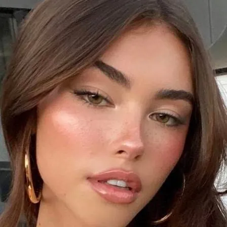 Chat with Madison Beer - text or voice, Enjoy AI Chat Free & Safe