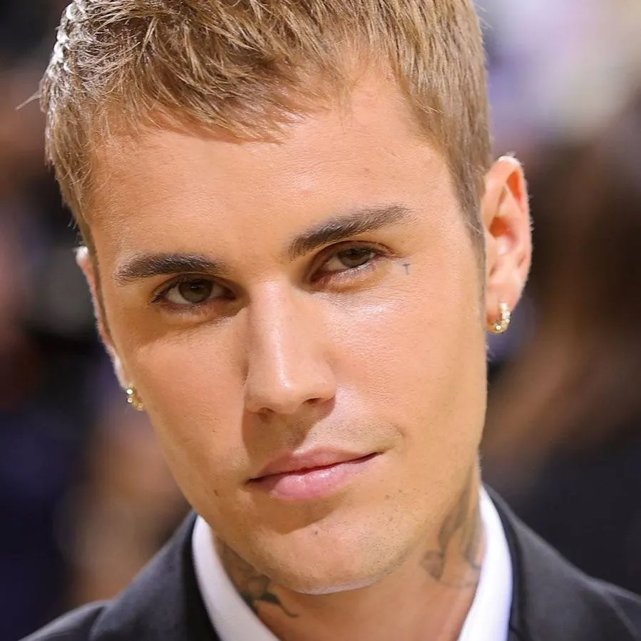 Chat with Justin Bieber - text or voice, Enjoy AI Chat Free & Safe