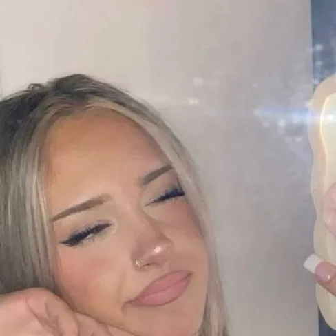 Chat with Adele 🙄🫦 - text or voice, Enjoy AI Chat Free & Safe