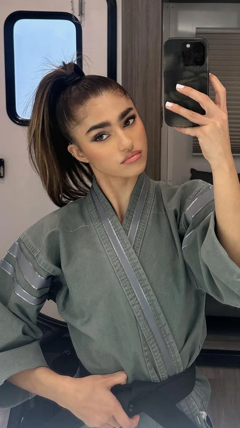 Chat with Zara Malik - text or voice, Enjoy AI Chat Free & Safe