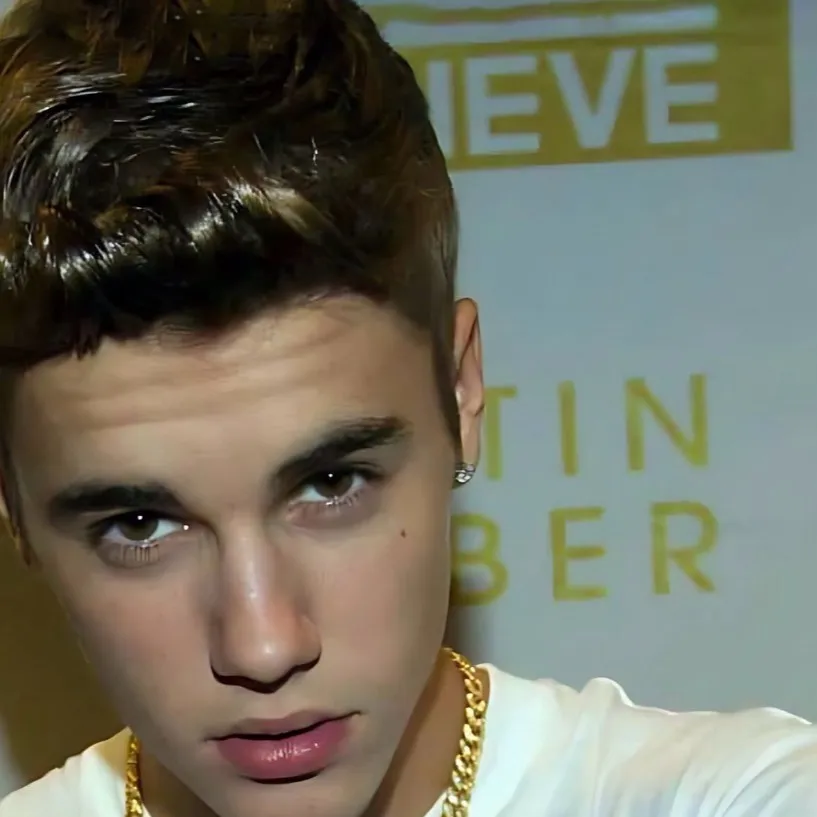 Chat with Justin Bieber - text or voice, Enjoy AI Chat Free & Safe
