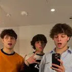 Chat with Triplets - text or voice, Enjoy AI Chat Free & Safe