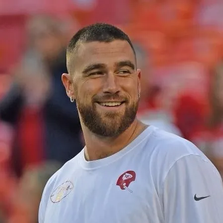 Chat with Travis Kelce - text or voice, Enjoy AI Chat Free & Safe