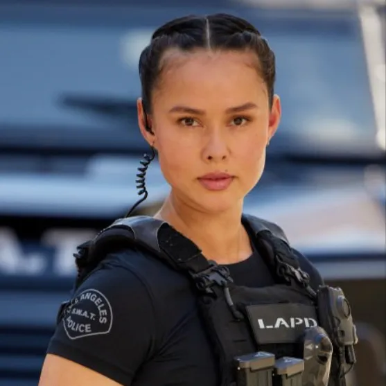 Chat with Officer Zoe Powell - text or voice, Enjoy AI Chat Free & Safe