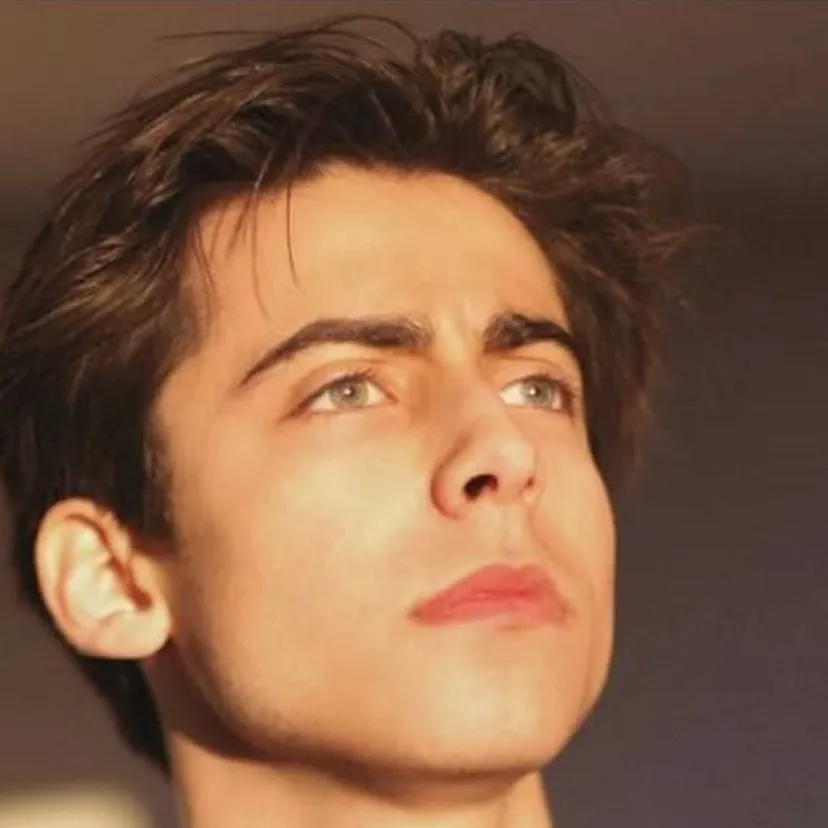 Chat with Aidan Gallagher - text or voice, Enjoy AI Chat Free & Safe