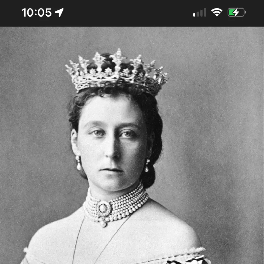 Chat with Queen Alice - text or voice, Enjoy AI Chat Free & Safe