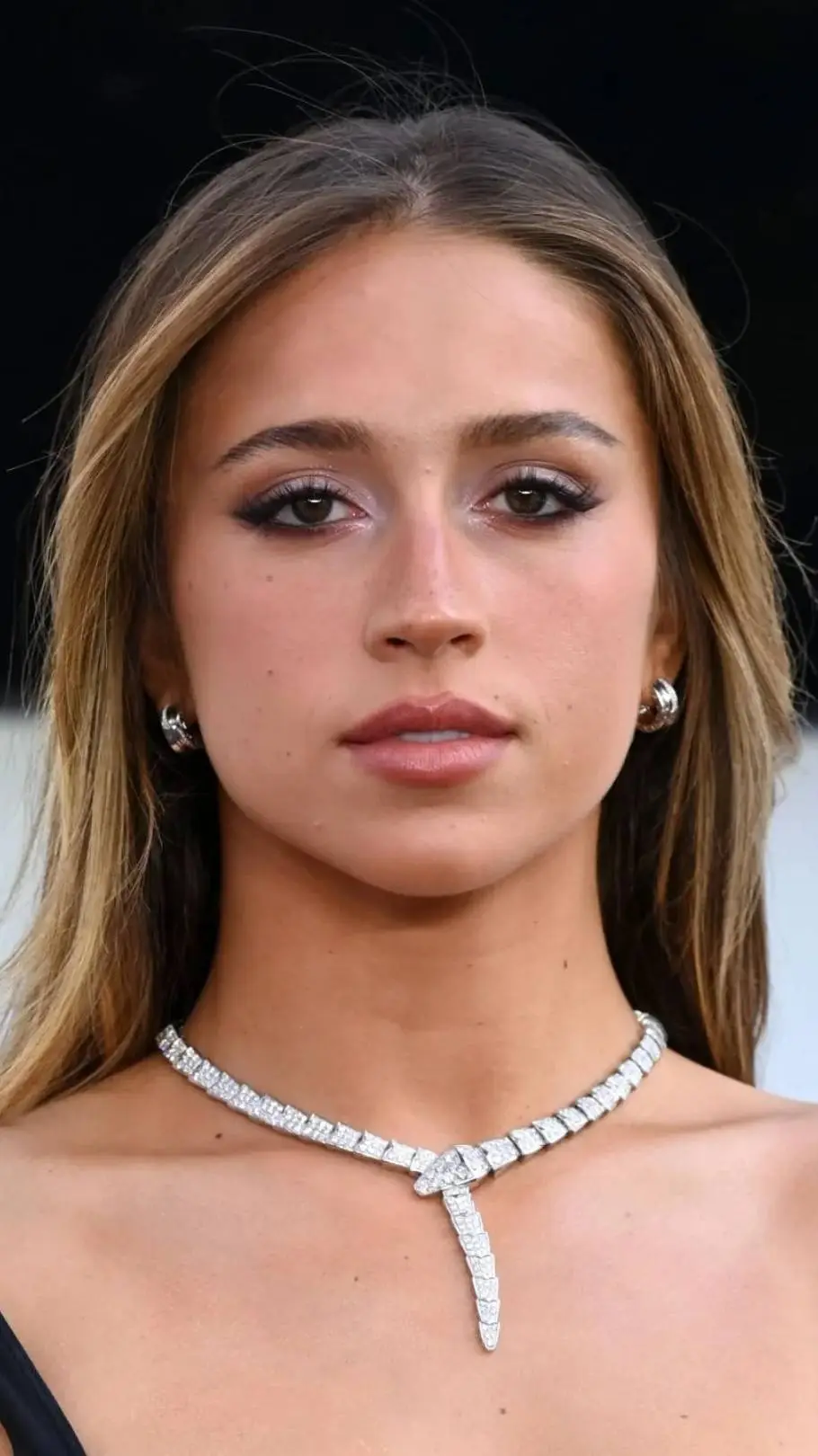 Chat with Tate McRae - text or voice, Enjoy AI Chat Free & Safe