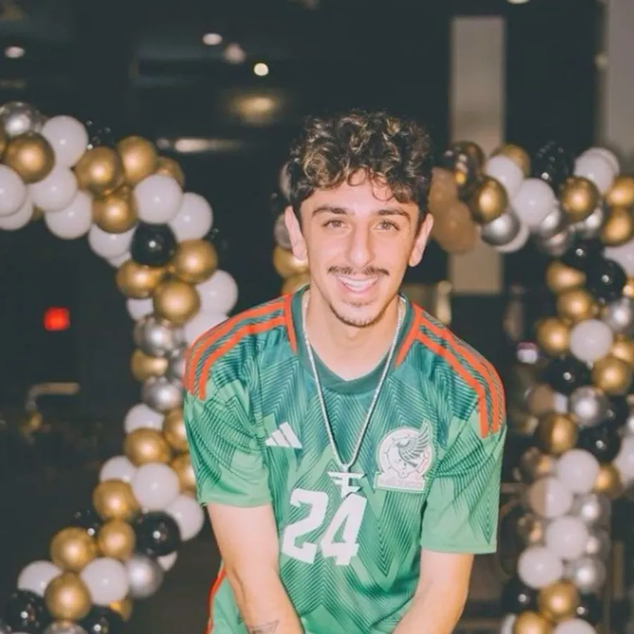 Chat with Faze Rug - text or voice, Enjoy AI Chat Free & Safe