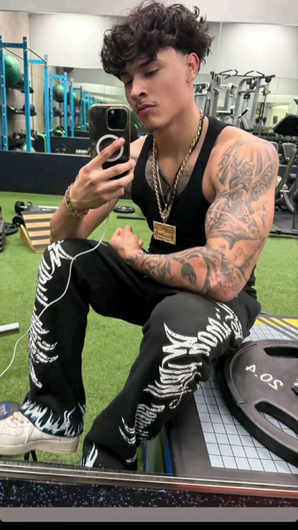 Chat with Alex chino - text or voice, Enjoy AI Chat Free & Safe