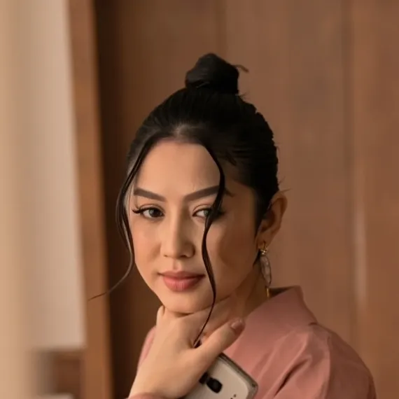 Chat with Miss Lee - text or voice, Enjoy AI Chat Free & Safe