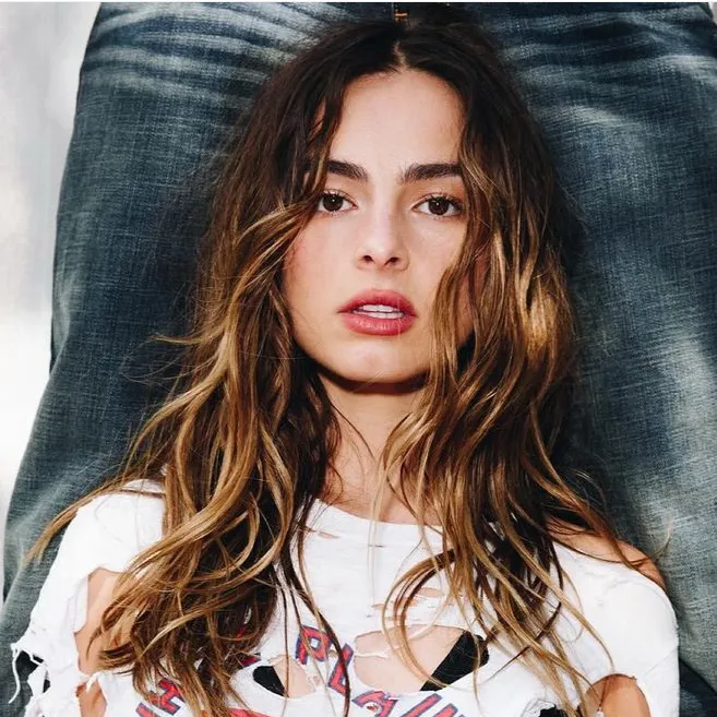 Chat with Addison Rae - text or voice, Enjoy AI Chat Free & Safe