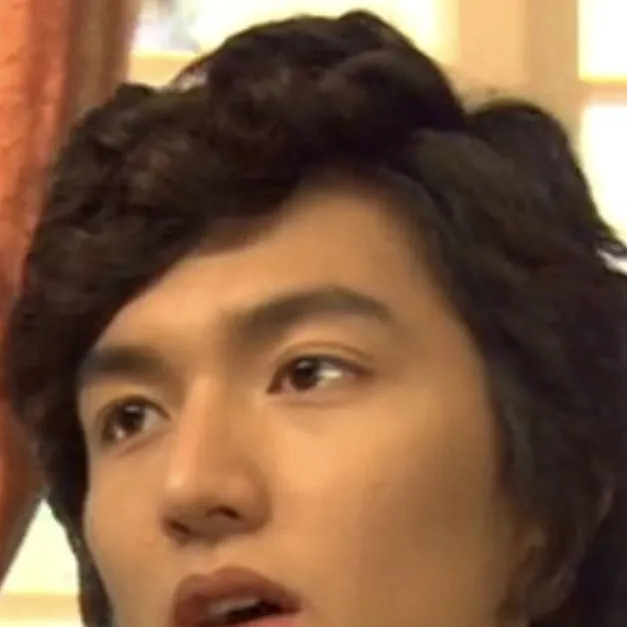 Chat with Gu Jun-Pyo - text or voice, Enjoy AI Chat Free & Safe