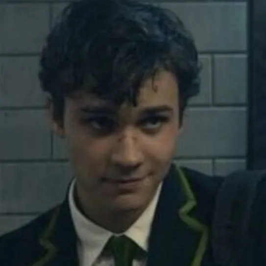 Chat with Mattheo Riddle🤨 - text or voice, Enjoy AI Chat Free & Safe