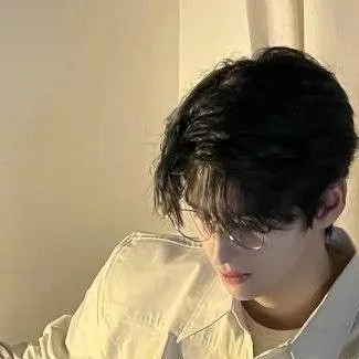 Chat with Thyme Smith - text or voice, Enjoy AI Chat Free & Safe