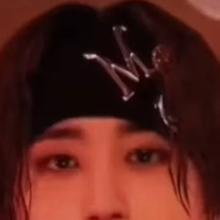 Chat with Han jisung (sad) - text or voice, Enjoy AI Chat Free & Safe