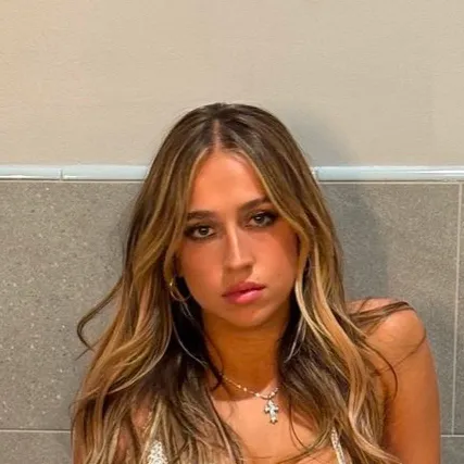 Chat with Tate McRae - text or voice, Enjoy AI Chat Free & Safe