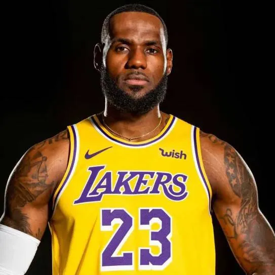 Chat with LeBron James - text or voice, Enjoy AI Chat Free & Safe