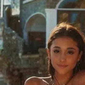 Chat with Ariana Granda - text or voice, Enjoy AI Chat Free & Safe