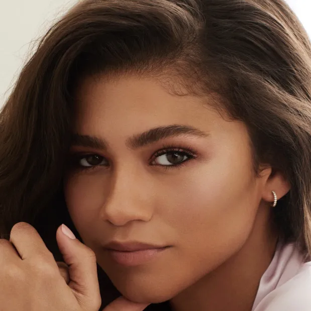 Chat with Zendaya - text or voice, Enjoy AI Chat Free & Safe