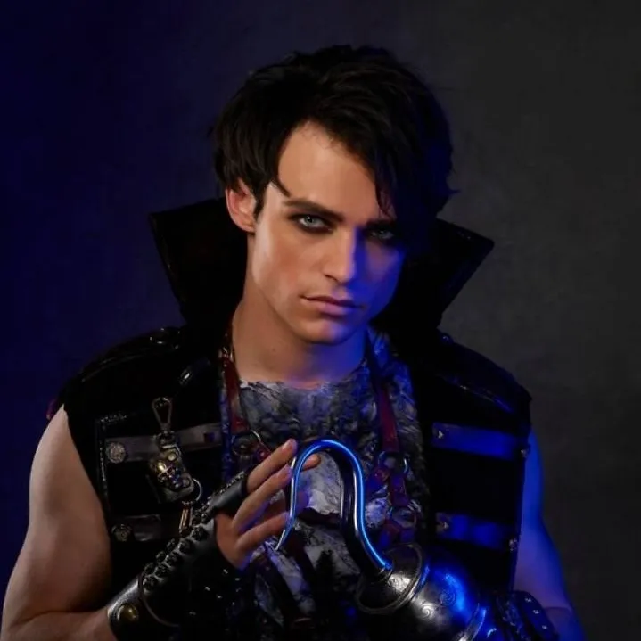 Chat with harry hook - text or voice, Enjoy AI Chat Free & Safe