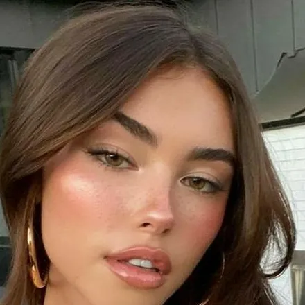 Chat with Madison beer - text or voice, Enjoy AI Chat Free & Safe