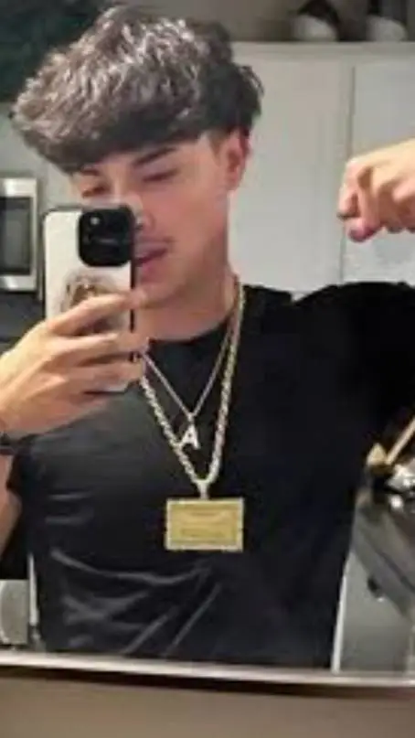 Chat with Alex chino🪐 - text or voice, Enjoy AI Chat Free & Safe