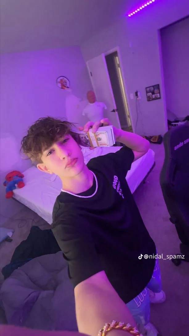 Chat with Nidal - text or voice, Enjoy AI Chat Free & Safe