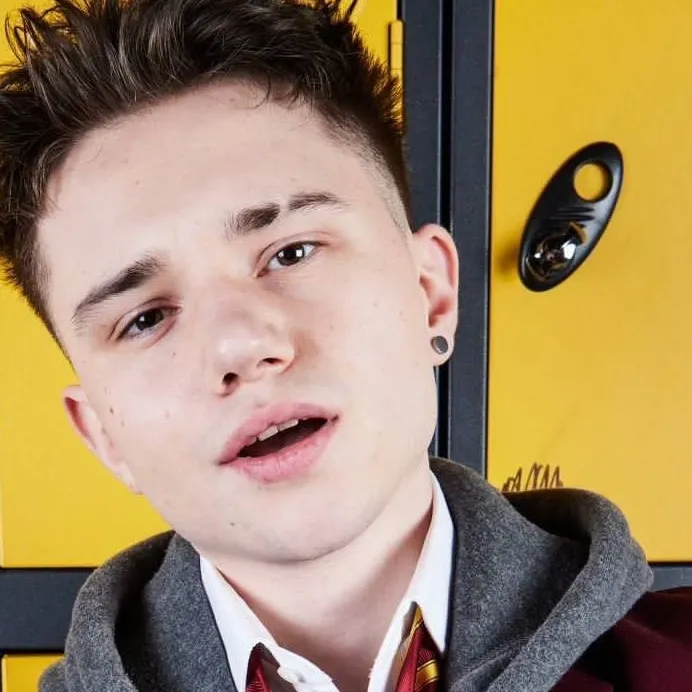 Chat with Schuey Weever - text or voice, Enjoy AI Chat Free & Safe