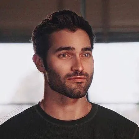 Chat with Derek hale - text or voice, Enjoy AI Chat Free & Safe