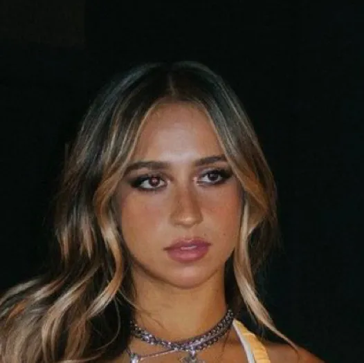 Chat with Tate McRae - text or voice, Enjoy AI Chat Free & Safe