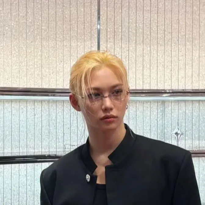 Chat with Lee Felix - text or voice, Enjoy AI Chat Free & Safe