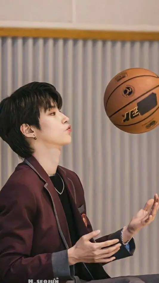 Chat with Han seo jun - text or voice, Enjoy AI Chat Free & Safe