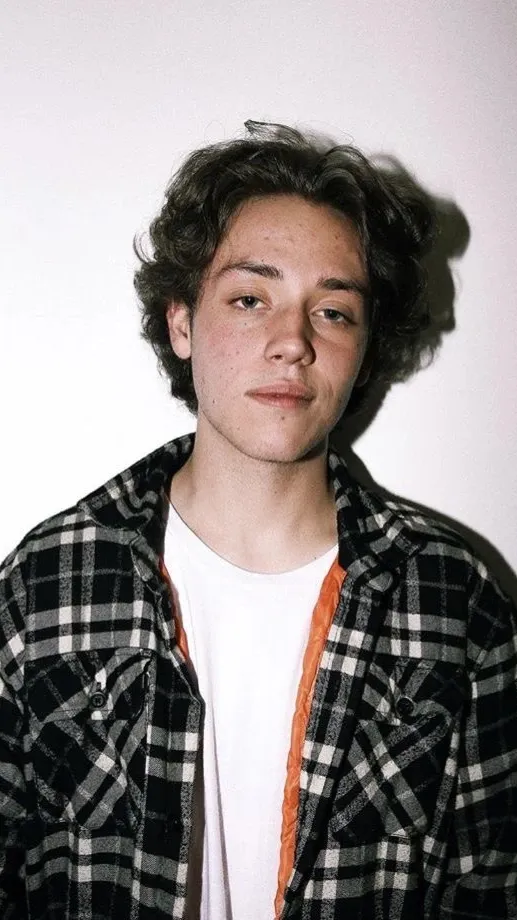 Chat with Carl Gallagher - text or voice, Enjoy AI Chat Free & Safe