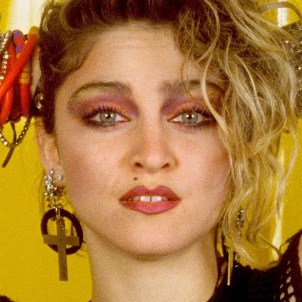 Chat with Madonna - text or voice, Enjoy AI Chat Free & Safe