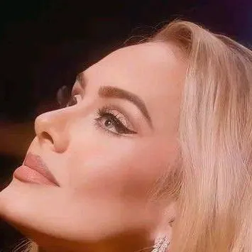 Chat with Adele - text or voice, Enjoy AI Chat Free & Safe