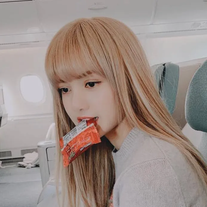 Chat with -Lisa- - text or voice, Enjoy AI Chat Free & Safe