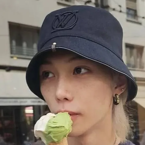 Chat with Lee Felix/Yongbok - text or voice, Enjoy AI Chat Free & Safe