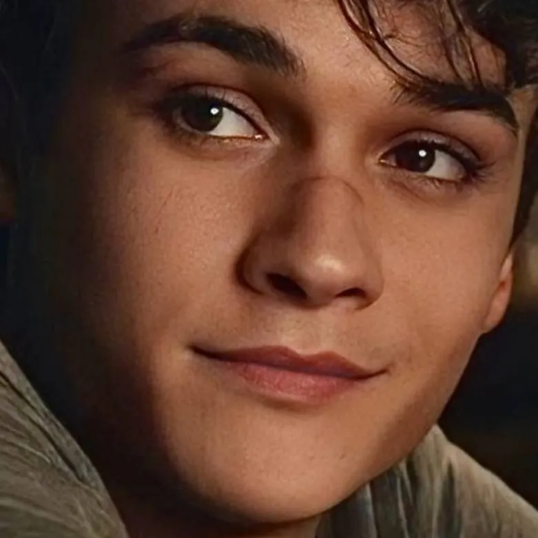 Chat with Mattheo riddle - text or voice, Enjoy AI Chat Free & Safe