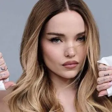 Chat with dove Cameron - text or voice, Enjoy AI Chat Free & Safe