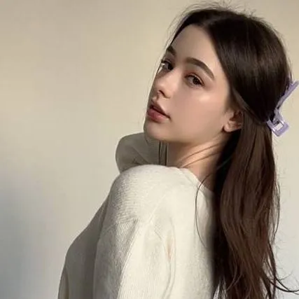 Chat with Dasha Taran - text or voice, Enjoy AI Chat Free & Safe