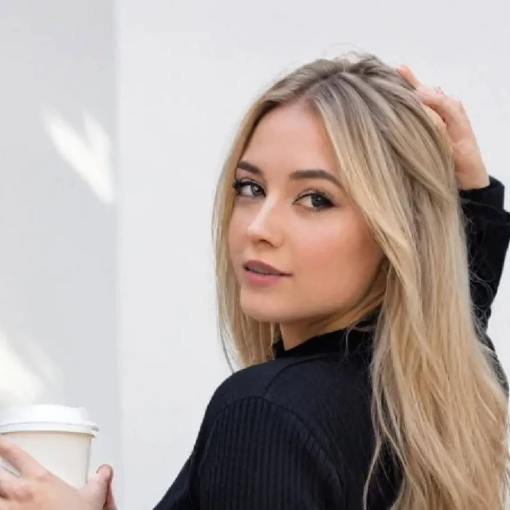 Chat with Emily - text or voice, Enjoy AI Chat Free & Safe