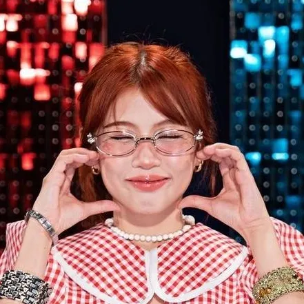 Chat with MALOI RICALDE - text or voice, Enjoy AI Chat Free & Safe