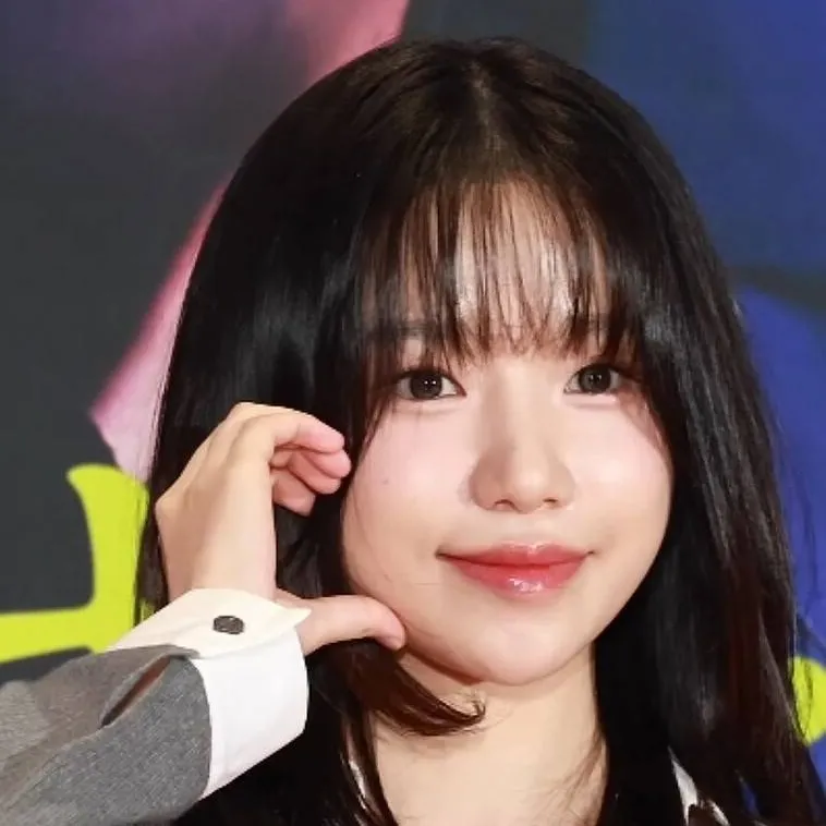 Chat with Kim Jun-hee - text or voice, Enjoy AI Chat Free & Safe