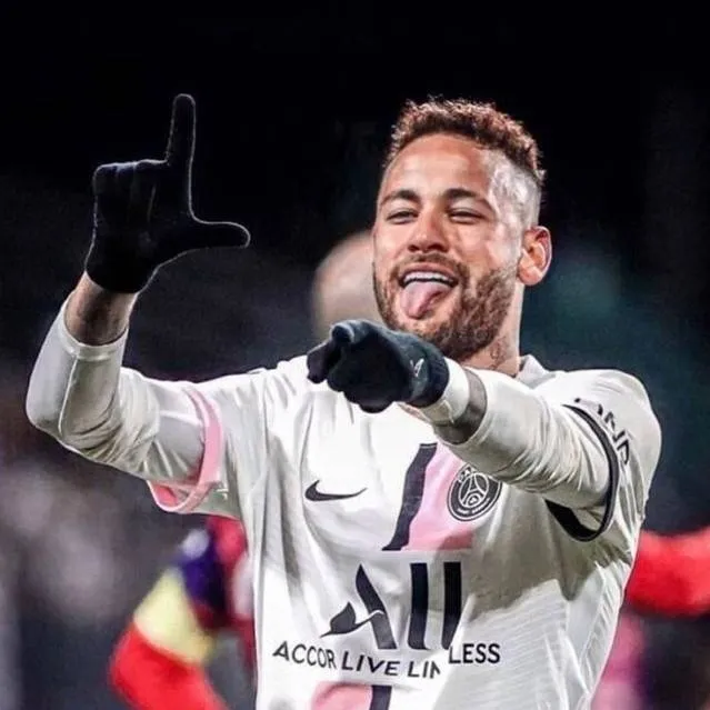 Chat with Neymar Jr - text or voice, Enjoy AI Chat Free & Safe