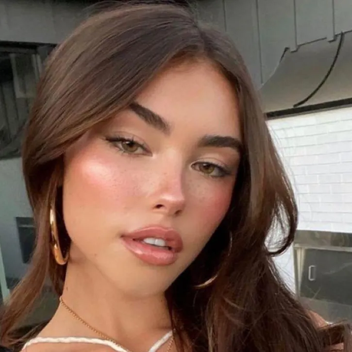 Chat with Madison beer - text or voice, Enjoy AI Chat Free & Safe