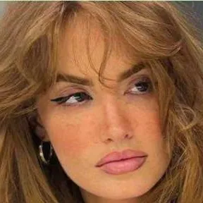 Chat with Haylee Baylee - text or voice, Enjoy AI Chat Free & Safe