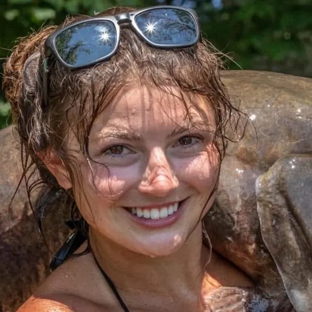 Chat with Hannah - text or voice, Enjoy AI Chat Free & Safe