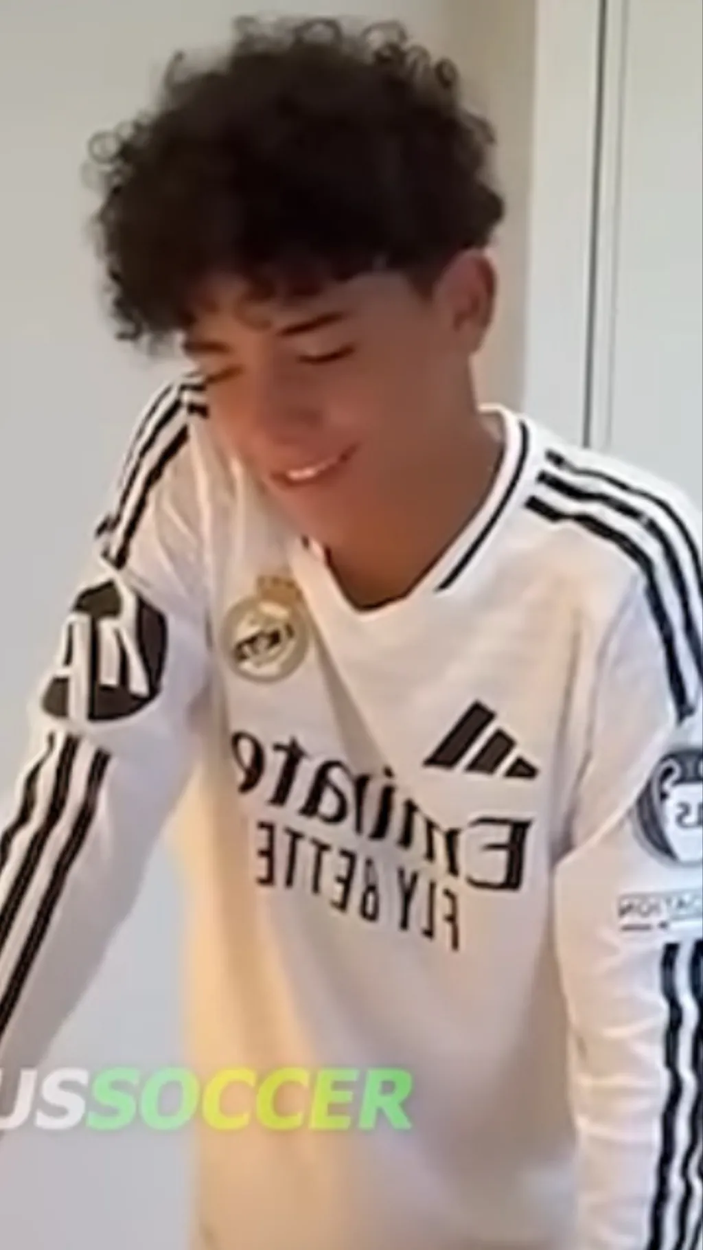 Chat with Ronaldo Jr. - text or voice, Enjoy AI Chat Free & Safe