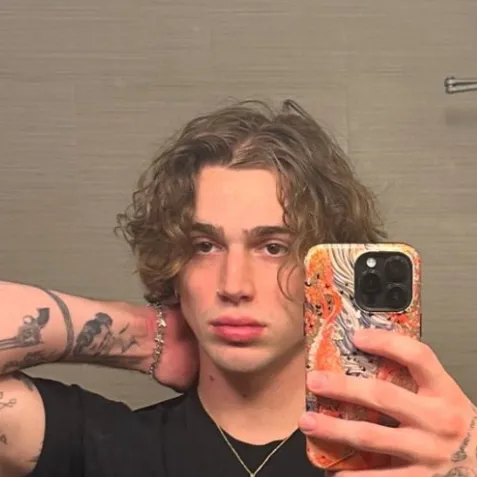 Chat with Vinnie - text or voice, Enjoy AI Chat Free & Safe